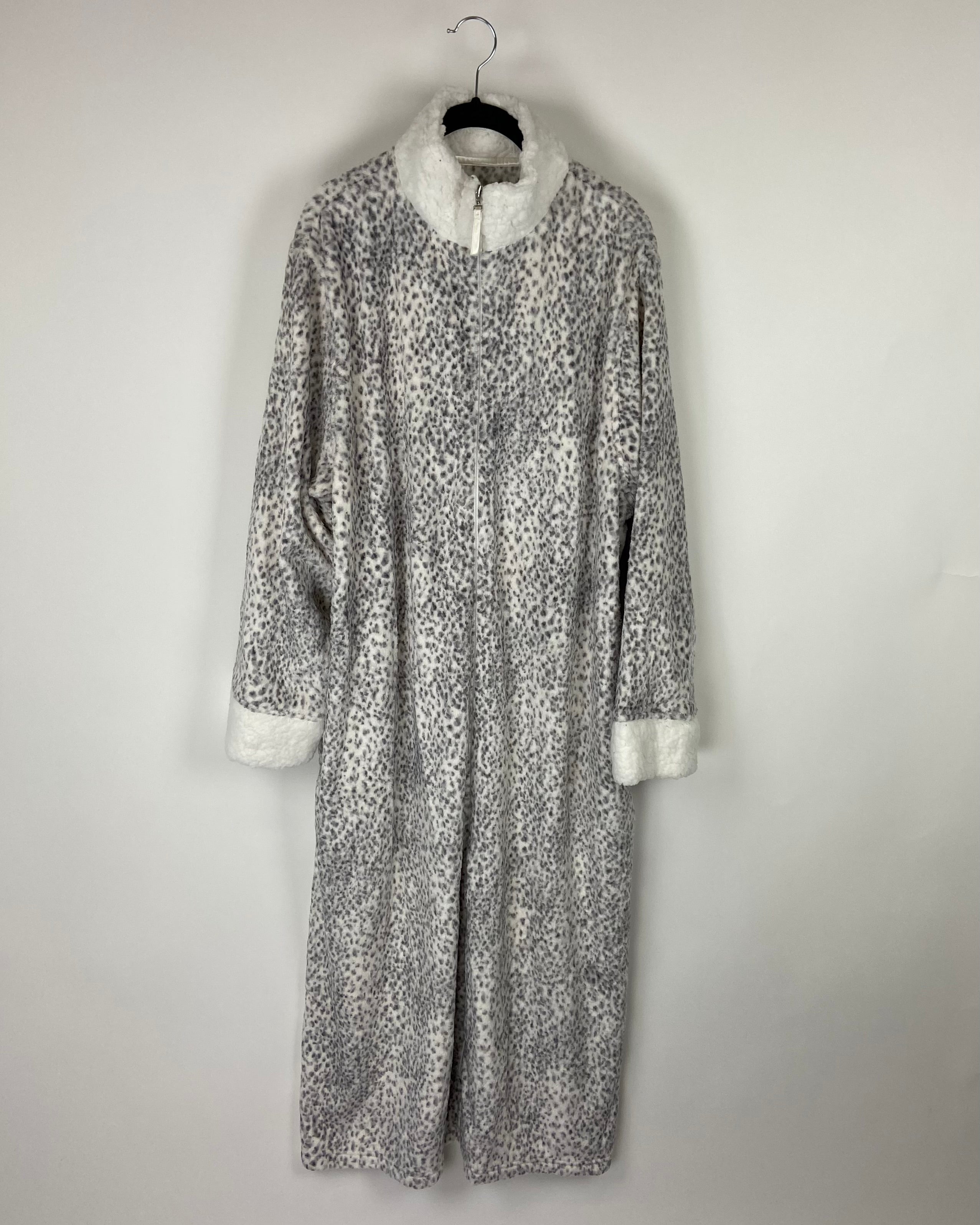 White Cheetah Print Robe - Small – The Fashion Foundation